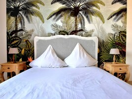 Quarto casal conforto | Frigobar, cofres nos quartos, individualmente decorados