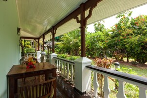 Minibar, cofre no quarto, ferro/tábua de engomar 