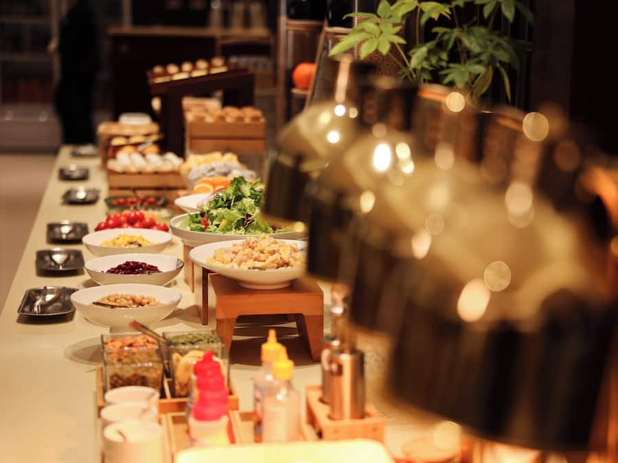 Pequenos-almoços, almoços e jantares servidos