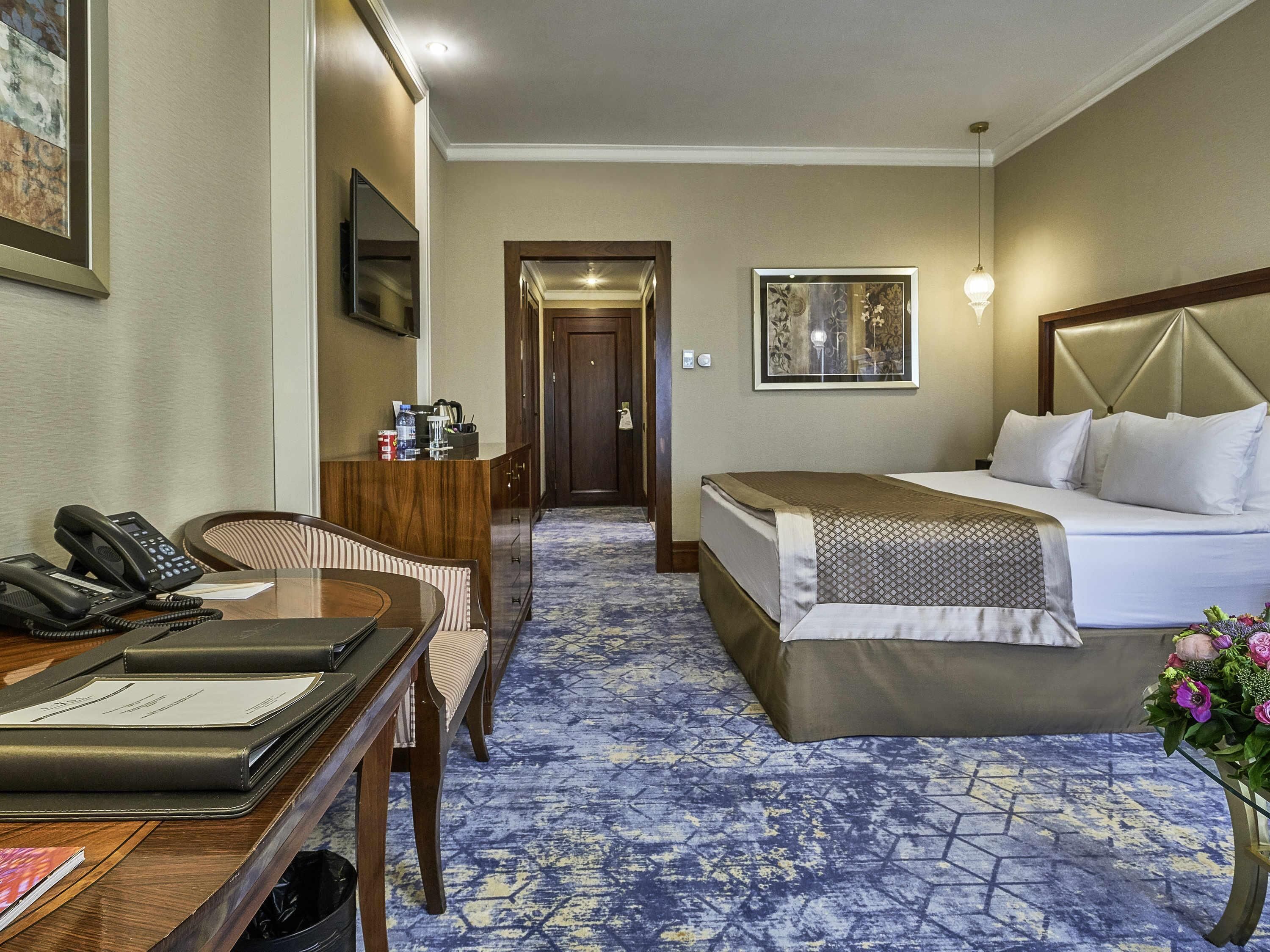 Quarto premium, 1 cama King | Frigobar, cofres nos quartos, cortinas blackout, quartos à prova de som