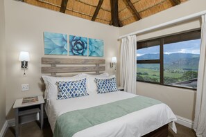 Four Bedroom Villa with Splash pool | Cofres nos quartos, individualmente mobiliados, roupa de cama