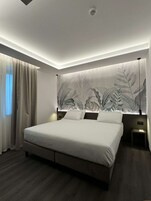 Quarto Deluxe, 1 cama king-size, não fumadores | Roupa hipoalergénica, minibar, cofre no quarto, secretária 