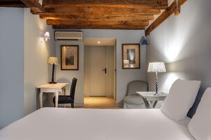 Quarto Comfort | Cofre no quarto, com decoração personalizada 