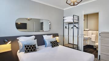 Quarto Triplo (Privilege) | Cofre no quarto, secretária, cortinas/cortinados opacos