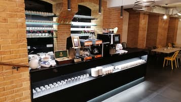 Pequeno-almoço continental diário mediante uma taxa