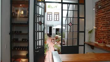 Café da manhã feito na hora grátis todos os dias