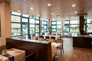 Café da manhã e jantar