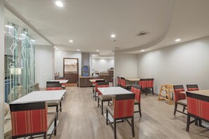 Pequeno-almoço tipo buffet diário incluído
