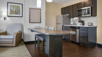 Suite, 1 quarto | Roupa de alta qualidade, cofre no quarto, secretária