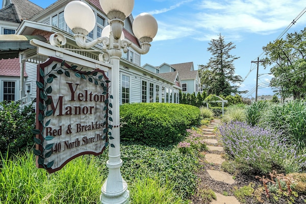 Yelton Manor Bed & Breakfast - Michigan