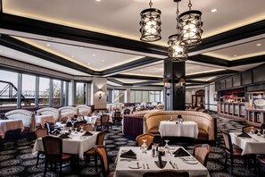 6 restaurantes, pequenos-almoços servidos, cozinha americana 