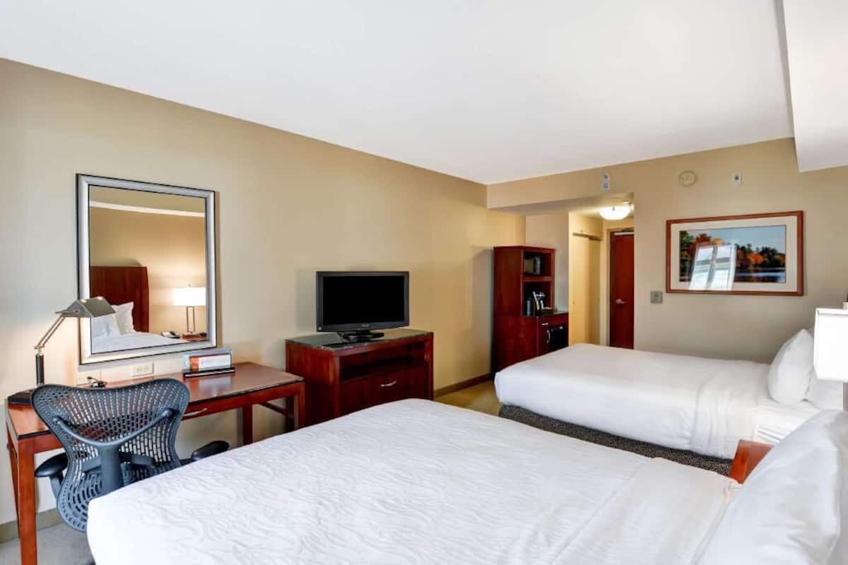 Roupas de cama premium, escrivaninha, ferros/tábuas de passar roupa