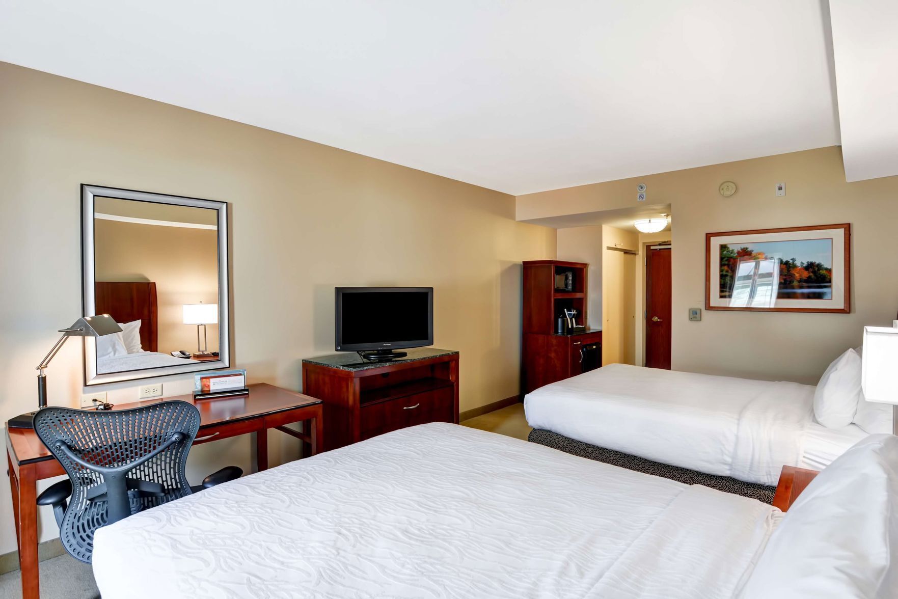 Roupas de cama premium, escrivaninha, ferros/tábuas de passar roupa