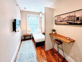 Quarto Individual Económico, 1 cama individual | Ferro/tábua de engomar, Wi-fi grátis, roupa de cama fornecida 