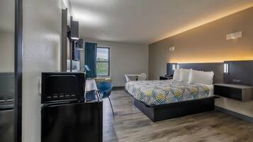 Quarto Deluxe, 1 cama queen-size, não fumadores, frigorífico e micro-ondas | Wi-fi grátis, roupa de cama fornecida