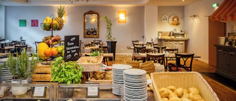 Pequeno-almoço tipo buffet diário mediante uma taxa