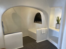 Superior Studio Suite Caldera View | Casa de banho | Produtos de higiene exclusivos, um secador de cabelo, roupões 