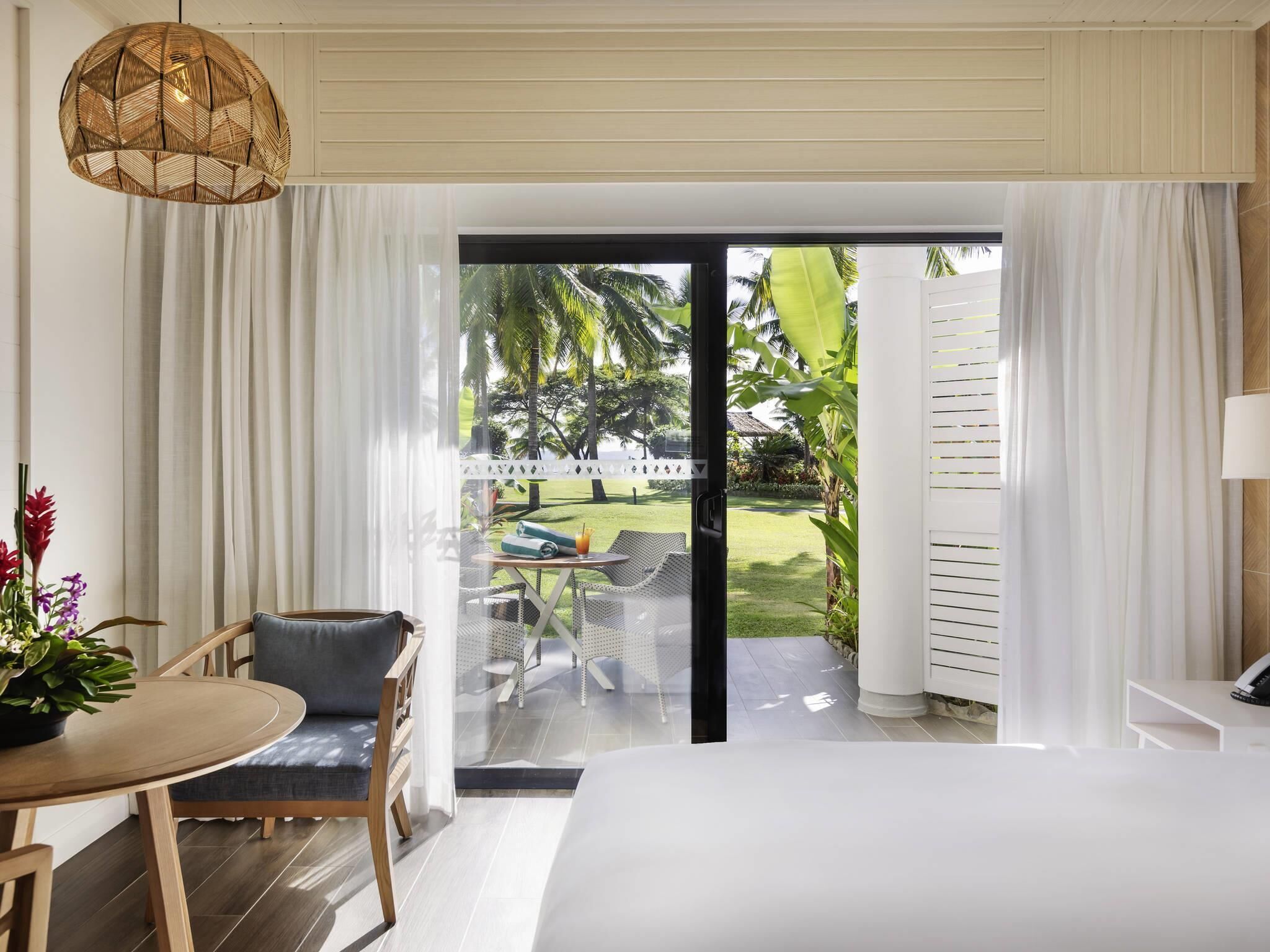 Quarto Familiar (Luxury - 1 Queen Bed, 2 tier Bunk Bed) | Roupa de alta qualidade, cofre no quarto, secretária, Wi-fi grátis 