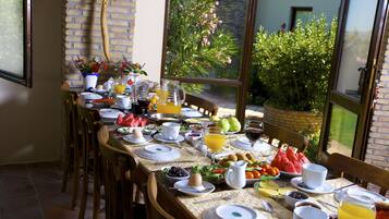 Pequenos-almoços, almoços e jantares servidos