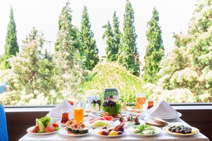Pequeno-almoço tipo buffet diário incluído 
