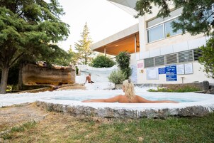 2 piscinas interiores, piscina exterior, guarda-sóis, espreguiçadeiras 