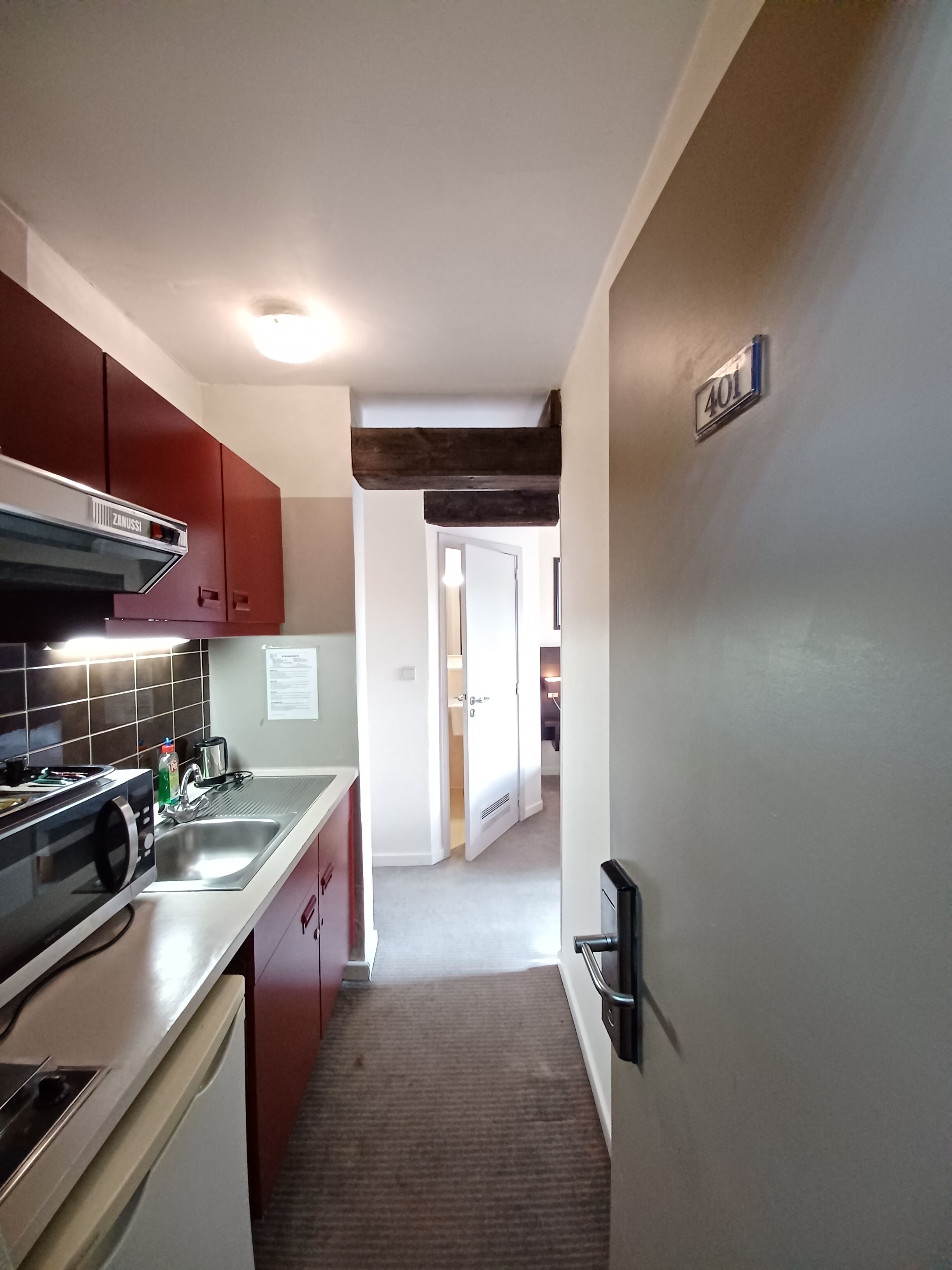 Quarto casal standard, cozinha americana | Escrivaninha, espaço de trabalho para notebook, Wi-Fi de cortesia