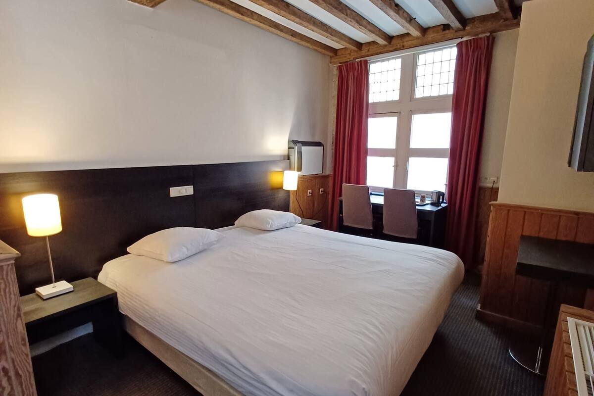 Quarto duplo conforto, terraço | Escrivaninha, espaço de trabalho para notebook, Wi-Fi de cortesia