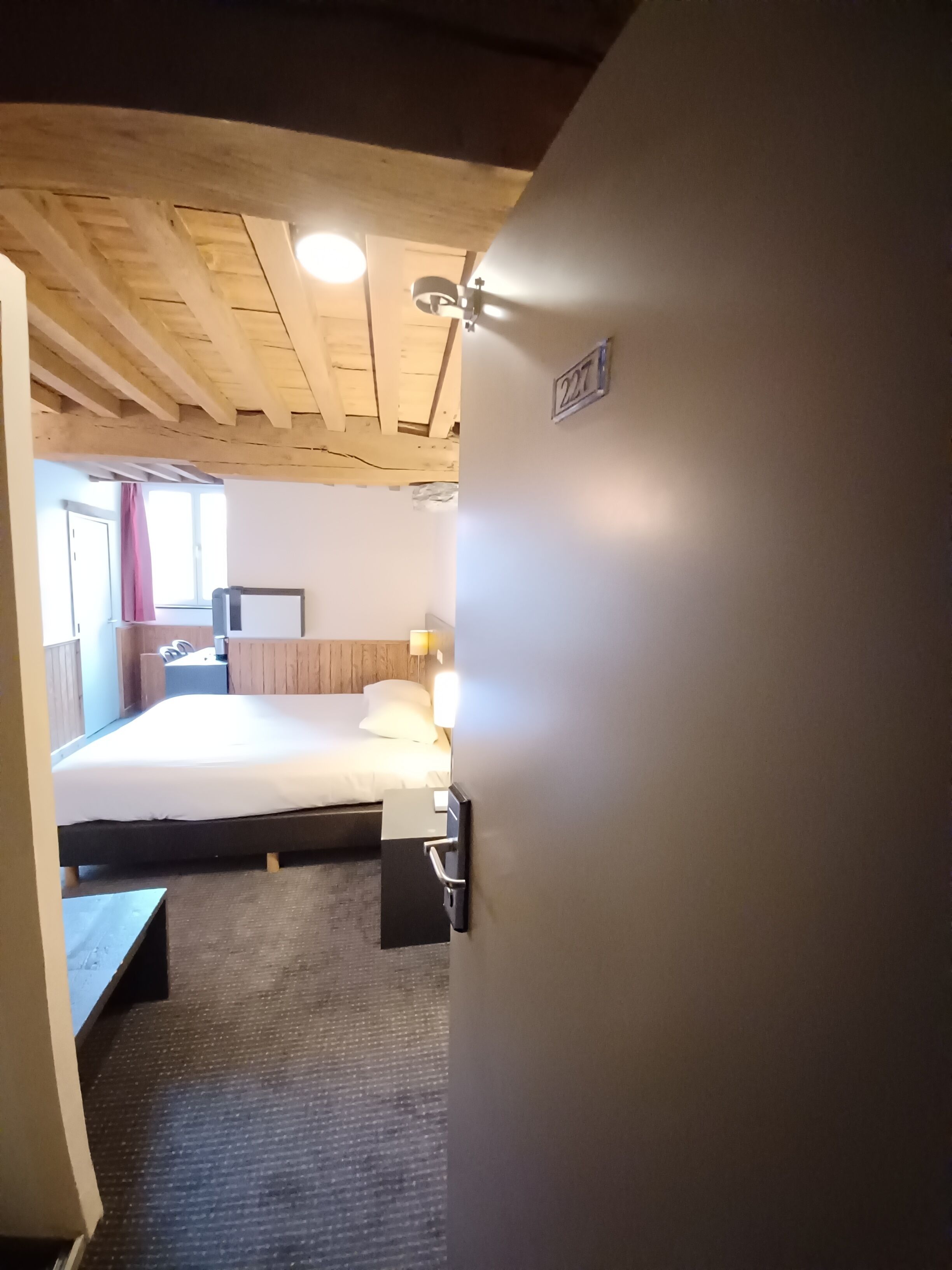 Quarto duplo conforto | Escrivaninha, espaço de trabalho para notebook, Wi-Fi de cortesia