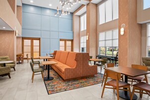 Pequeno-almoço tipo buffet diário incluído 