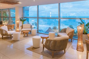 3 bares/lounges, bar ao lado da piscina