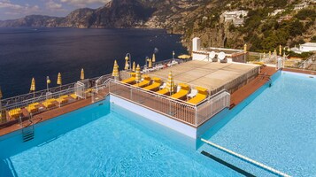 Piscina exterior sazonal, da(s) 9:00 à(s) 20:00, guarda-sóis 