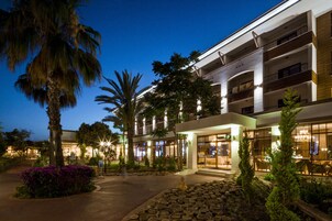 Fachada do alojamento (tarde/noite)