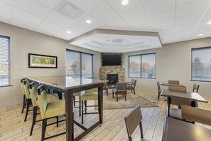 Café da manhã para viagem grátis todos os dias