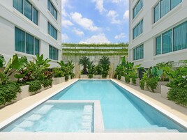 2 piscinas exteriores
