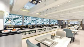 Pequeno-almoço tipo buffet diário (550 THB por pessoa)
