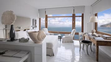 Quarto casal superior, vista para o mar (Corner) | Roupas de cama premium, frigobar, cofres nos quartos