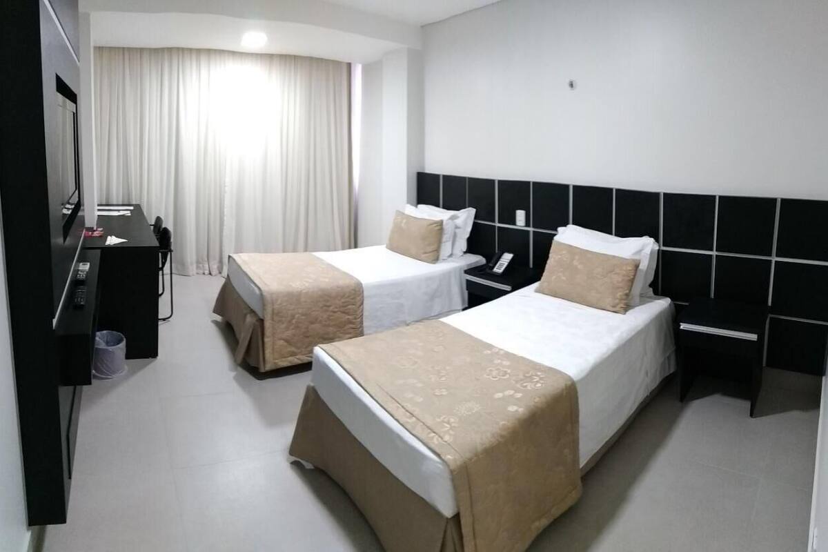 Minibar, cofre no quarto, secretária, Wi-fi grátis