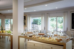 Pequeno-almoço tipo buffet diário incluído 