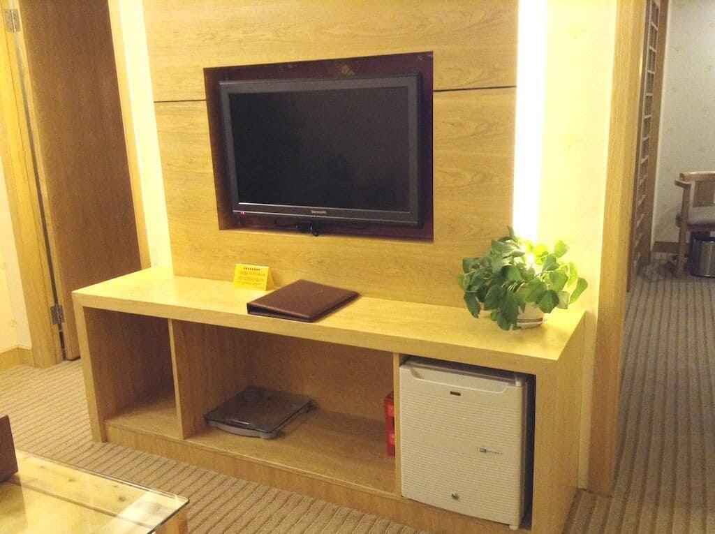 Roupa de alta qualidade, edredões de penas, cofre no quarto 