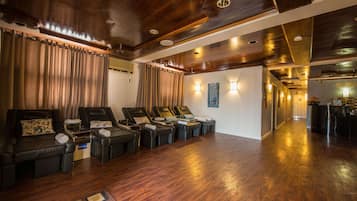 Sala(s) para tratamentos a casais, massagens de pedras quentes