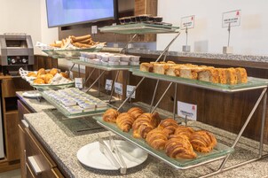 Café da manhã continental grátis todos os dias