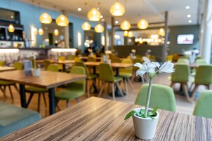 Pequeno-almoço tipo buffet diário (19.95 EUR por pessoa)