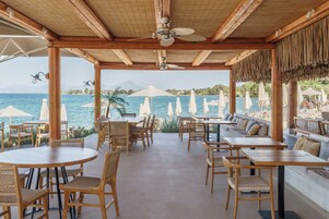 2 restaurantes, pequenos-almoços servidos 