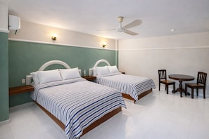 Frigobar, individualmente decorados, individualmente mobiliados