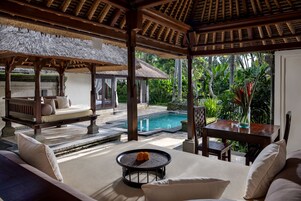Villa Signature, 1 quarto, piscina privativa (Village Suite 1) | 1 quarto, minibar, cofre no quarto, secretária 