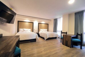 Junior Suite Deluxe | Cofre com capacidade para portátil, secretária 