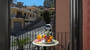 Quarto clássico | 1 quarto, frigobar, cofres nos quartos, individualmente decorados