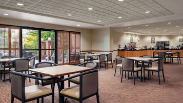 Pequeno-almoço tipo buffet diário incluído