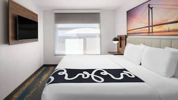 Suite, várias camas, não fumadores | Roupa de alta qualidade, cofre no quarto, secretária