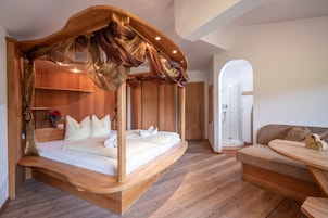 Quarto (Gluecksbringer) | Roupas de cama antialérgicas, cofres nos quartos